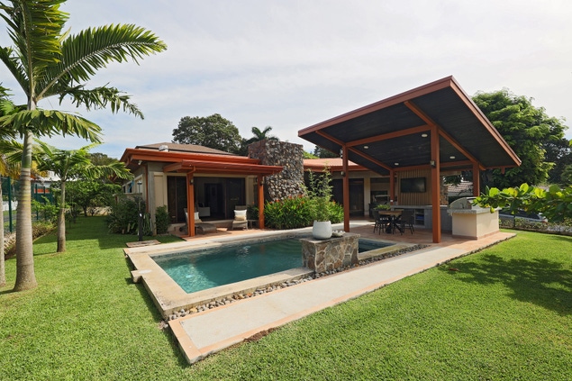 Rachel Candib | Costa Rica Real Estate Agent