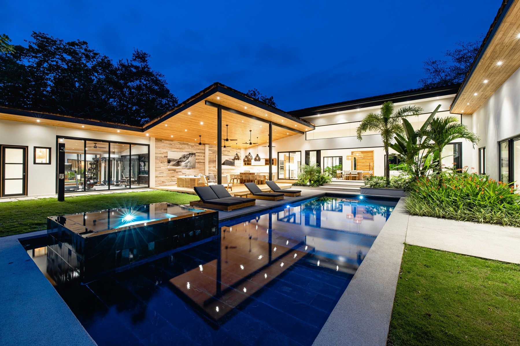 Tropical Modern 4 Bedroom Hideaway Hacienda Pinilla, Los Almendros ...