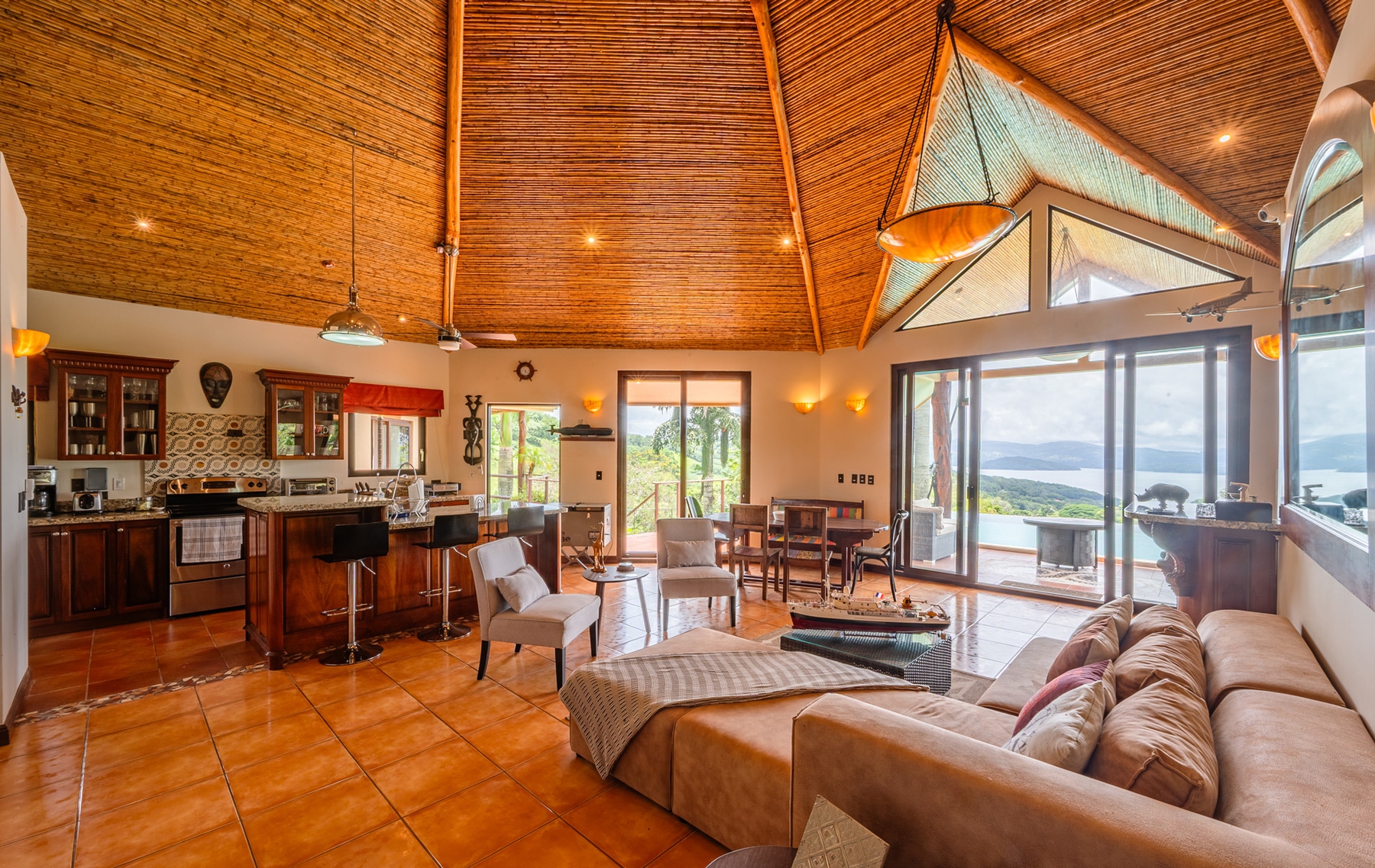 Luxury Lakefront Villa, Tronadora, Lake Arenal, Tronadora, Tilaran ...